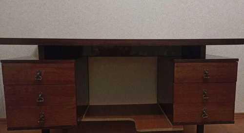 Письменный стол из массива дерева(двухтумбочный)