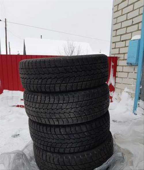 Продам комплект зимних шин Toyo Winter Tranpath