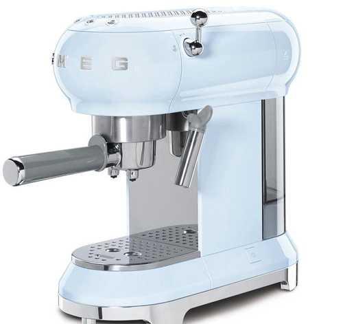 Новая кофеварка рожковая smeg ECF01, голубой