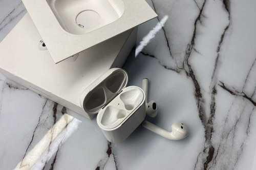 AirPods 2 оригиналные в отличном состоянии