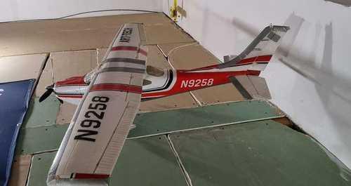 Радиоуправляемый самолет Cessna 182