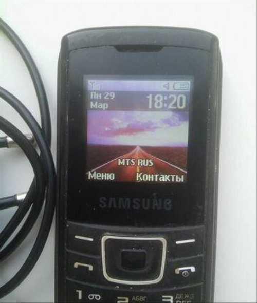 Телефон Samsung E1100T и Philips Xenium X800