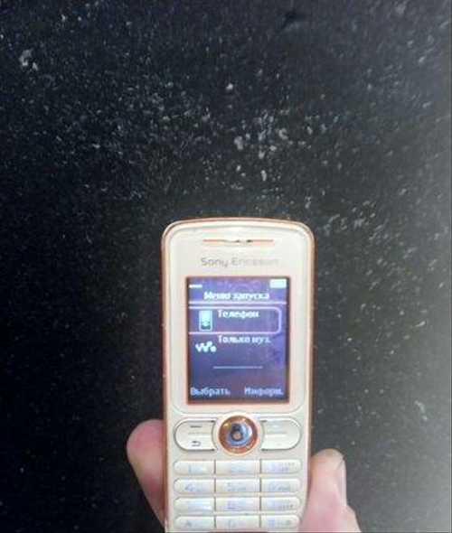 Телефон Sony Ericsson W200i