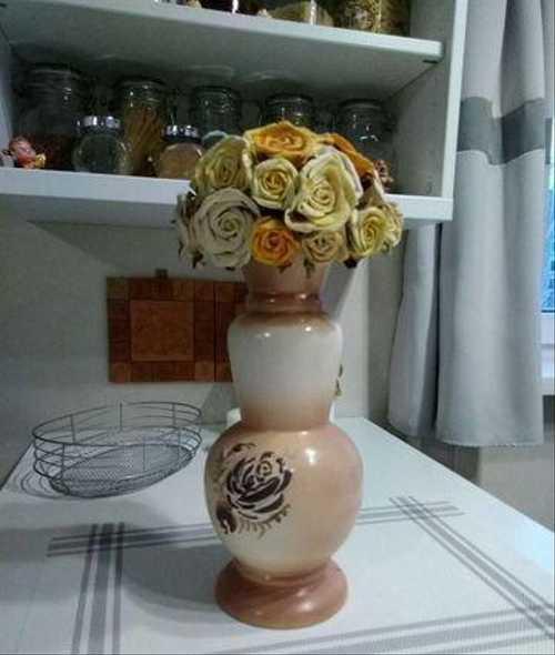 Ваза керамика. Розы декоративные в подарок