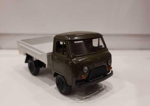 УАЗ 452 с кузовом. Модель 1:43