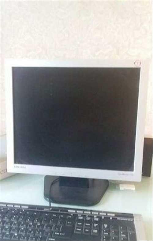 Монитор Samsung SincMaster 710v