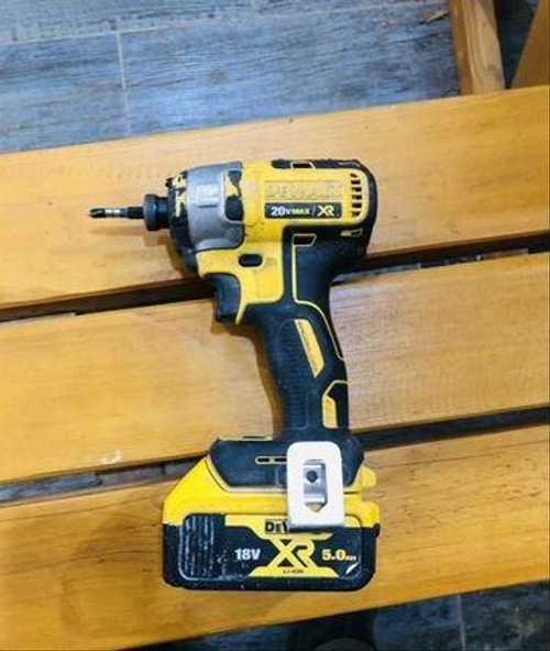 Шуруповерт DeWalt - dcf887