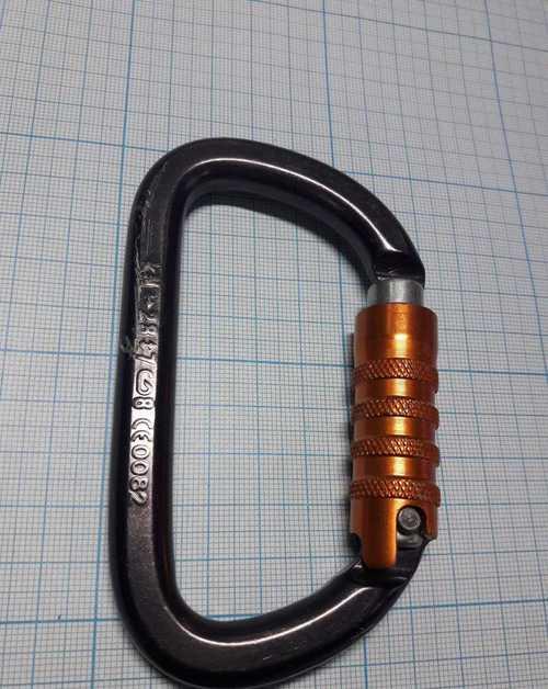 Карабин Petzl Am'D Triact-Lock