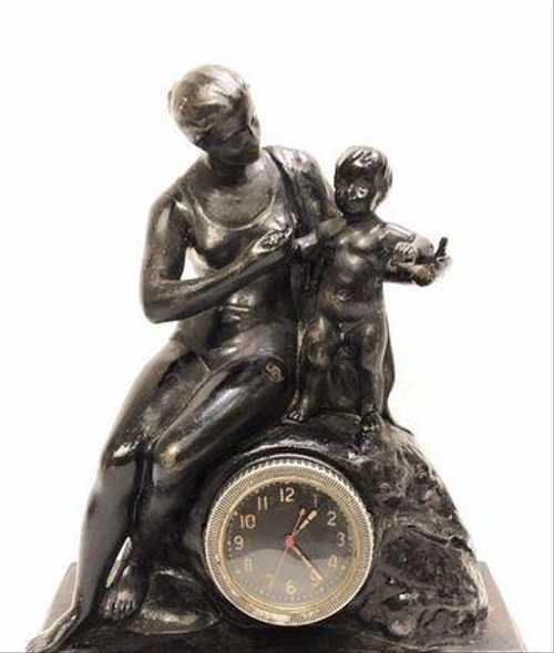 Часы мать и дитя Касли. Каслинское литье материнство. Каслинское литье часы. Танковые часы чугун литье.