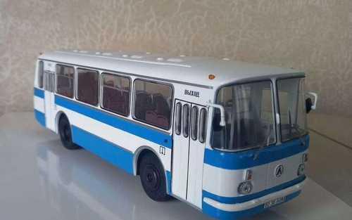 Модель автобуса лаз 695 Н советский автобус 1:43