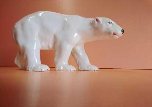 Фарфоровая статуэтка "Белый медведь"