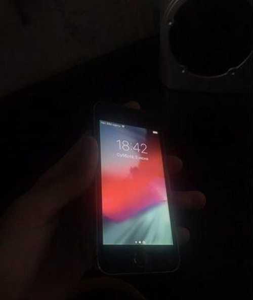 Телефон iPhone 5s