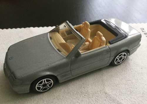 Mercedes benz SL 300 w129 burago 1:43