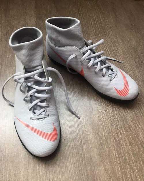 Футбольные бутсы Nike