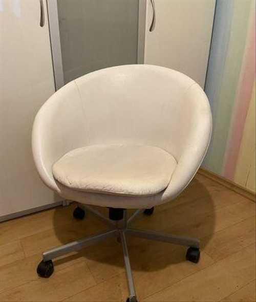 Кресло стул skruvsta IKEA кожа белый
