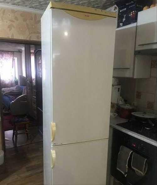 Холодильник бу. Snaige