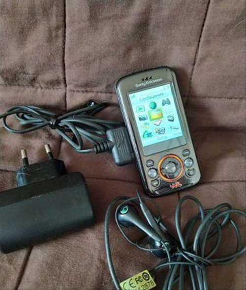 Кнопочный Sony Ericsson W395