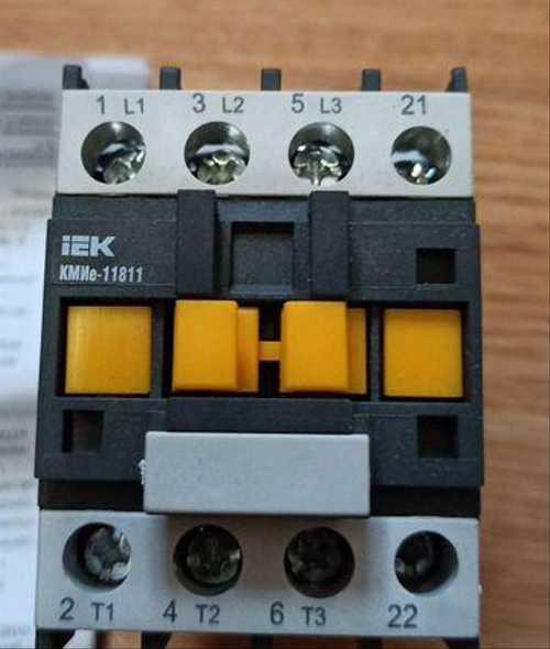 Малогабаритный контактор кми-11811 18А IEK