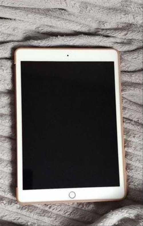 Apple iPad 7gen 10.2" 32Gb Wi-Fi Gold (MW762RU/A)