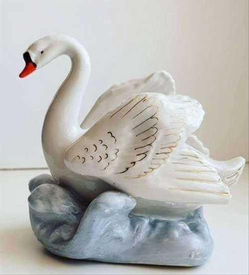 Фарфоровая статуэтка Лебедь