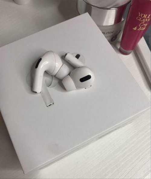 Почему кейс от airpods мигает красным на зарядке