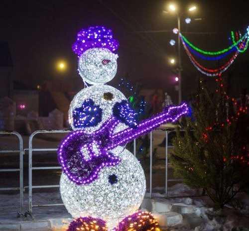 Световая фигура "Снеговик с гитарой и микрофоном"
