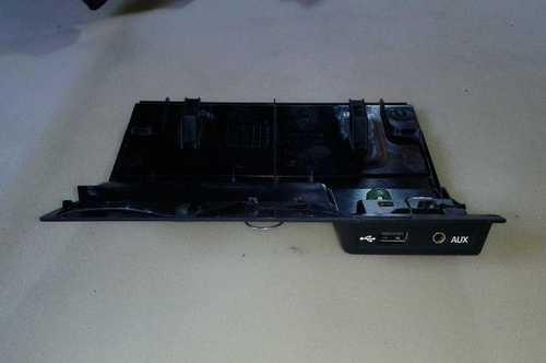 Накладка торпедо USB AUX 5E1857367 Skoda Octavia A