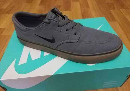 Nike SB clutch