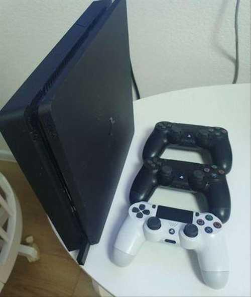 Sony PS4 slim + 3 геймпада