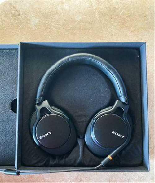 Закрытые наушники Sony MDR-1AM2