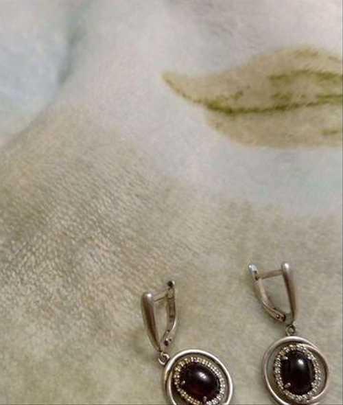 Серебряные серьги кольцо 18,5 камень гранат