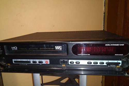 Видеомагнитофон Roadstar VCR-762 неисправный