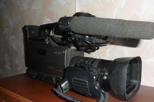 Профессиональная видеокамера Sony DSR 250