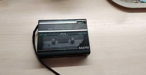 Кассетный плеер Sanyo m1120