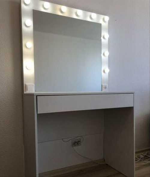 Подвесной гримерный столик с зеркалом и подсветкой