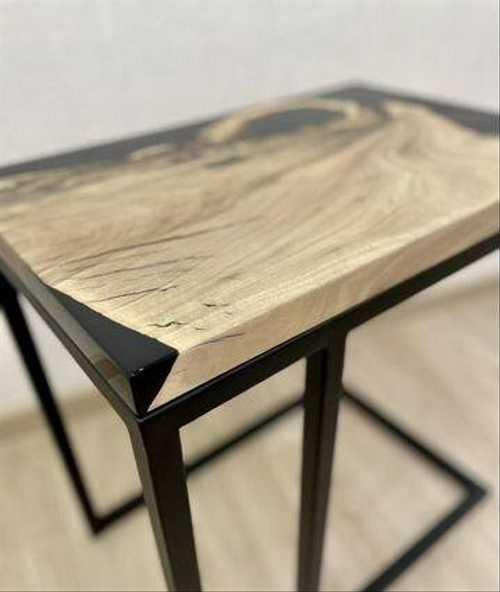Приставной столик в стиле лофт из слэба ореха