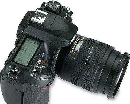Nikon D200 + KIT Nikon 18-70mm
