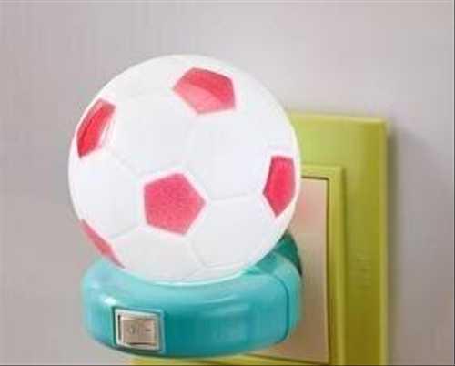 Ночник пластик от сети "Футбольный мяч" 8х5,5х5,5