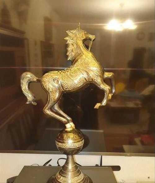 Статуэтка "Конь на шаре" из латуни