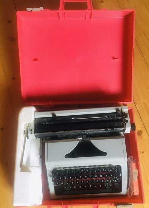 Пишущая машинка «Любава»