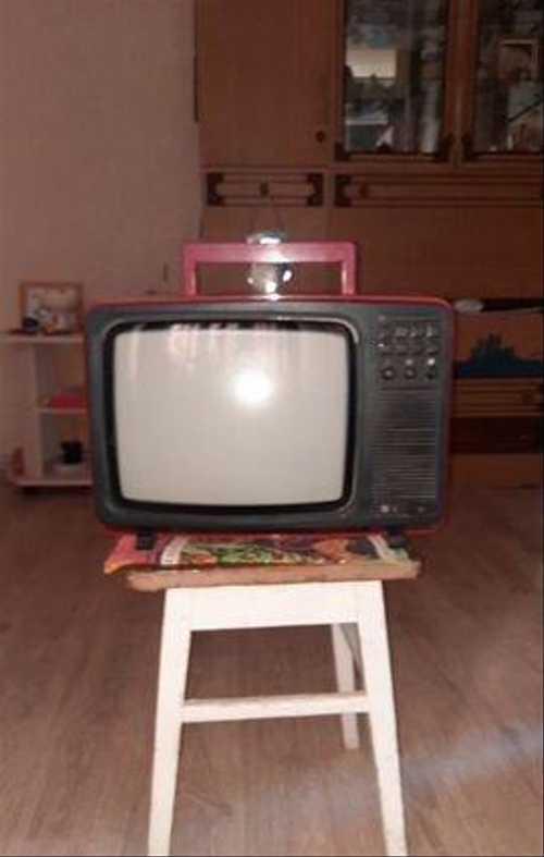 Телевизор юность-Ц4400. Цветной,переносной,в рабоч