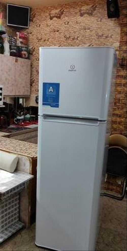 Холодильник indesit tia 180