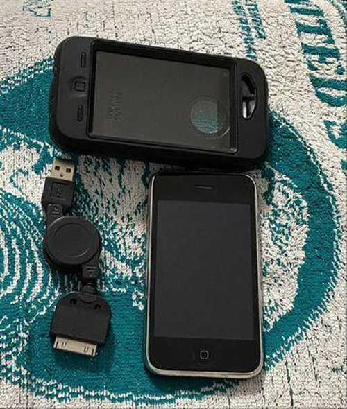 Apple iPhone 3GS 8GB + Чехол Otterbox + кабель