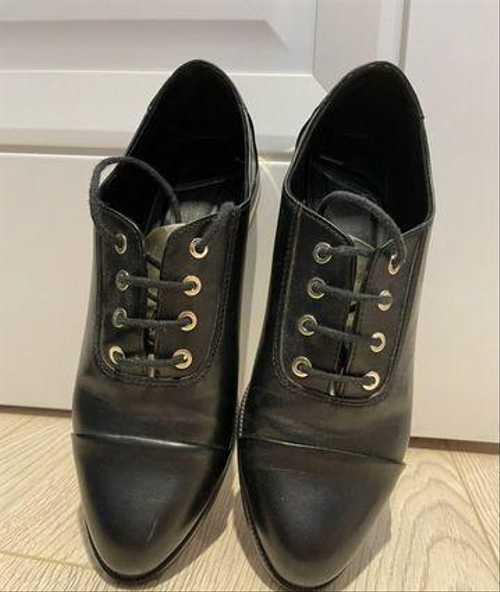Ботинки Stradivarius 39 черные