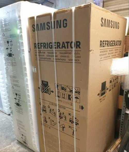 Новый холодильник Side-by-Side Samsung RS61R5001M9
