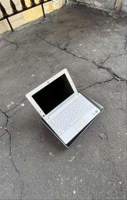 Белый нетбук Lenovo IdeaPad S110 на Atom N2600