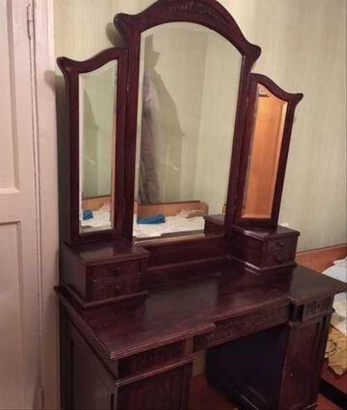 Антикварный столик с зеркалом(трельяж)