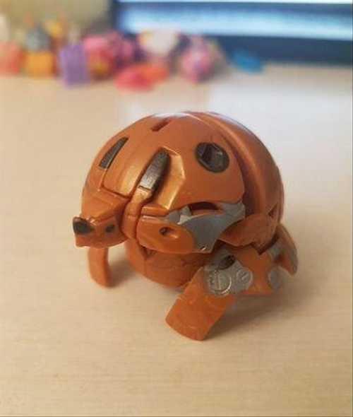 Фигурка-трансформер Bakugan Triceratop Gold