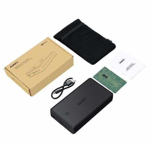 Внешний аккумулятор Aukey 30000mAh QC 3.0 (PB-T11)