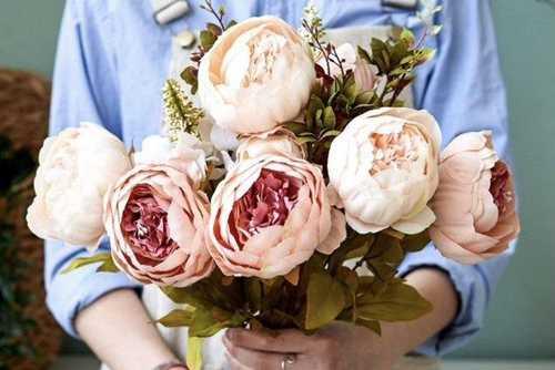 Букет из искусственных цветов пионы и розы